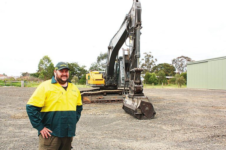 How heavy plant boost bushfire suppression at DEECA Heyfield ...