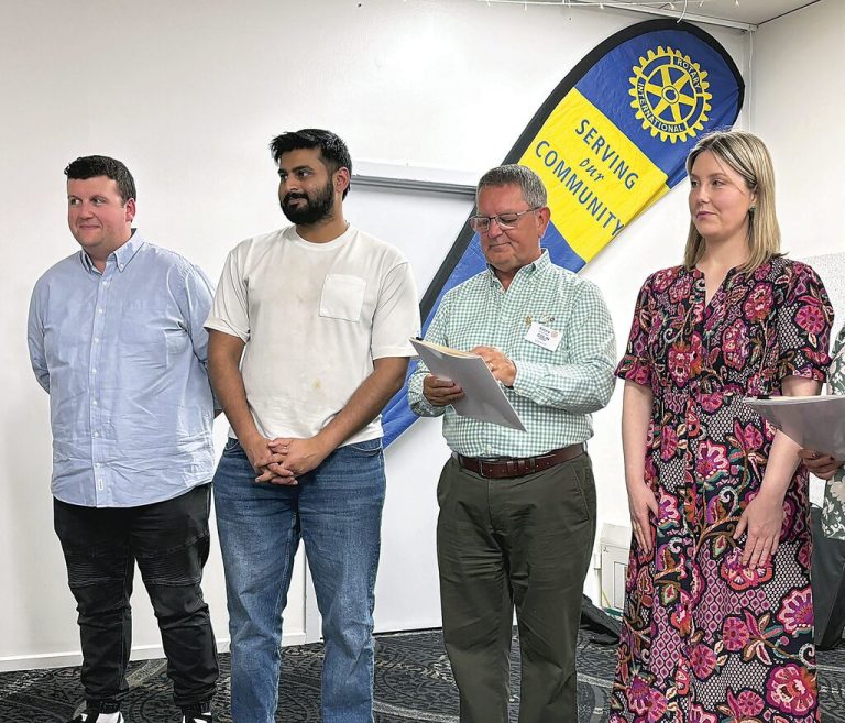 New Sale Rotary members | Gippsland Times