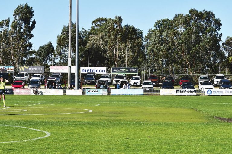 Pitch to name oval after footy champ | Gippsland Times